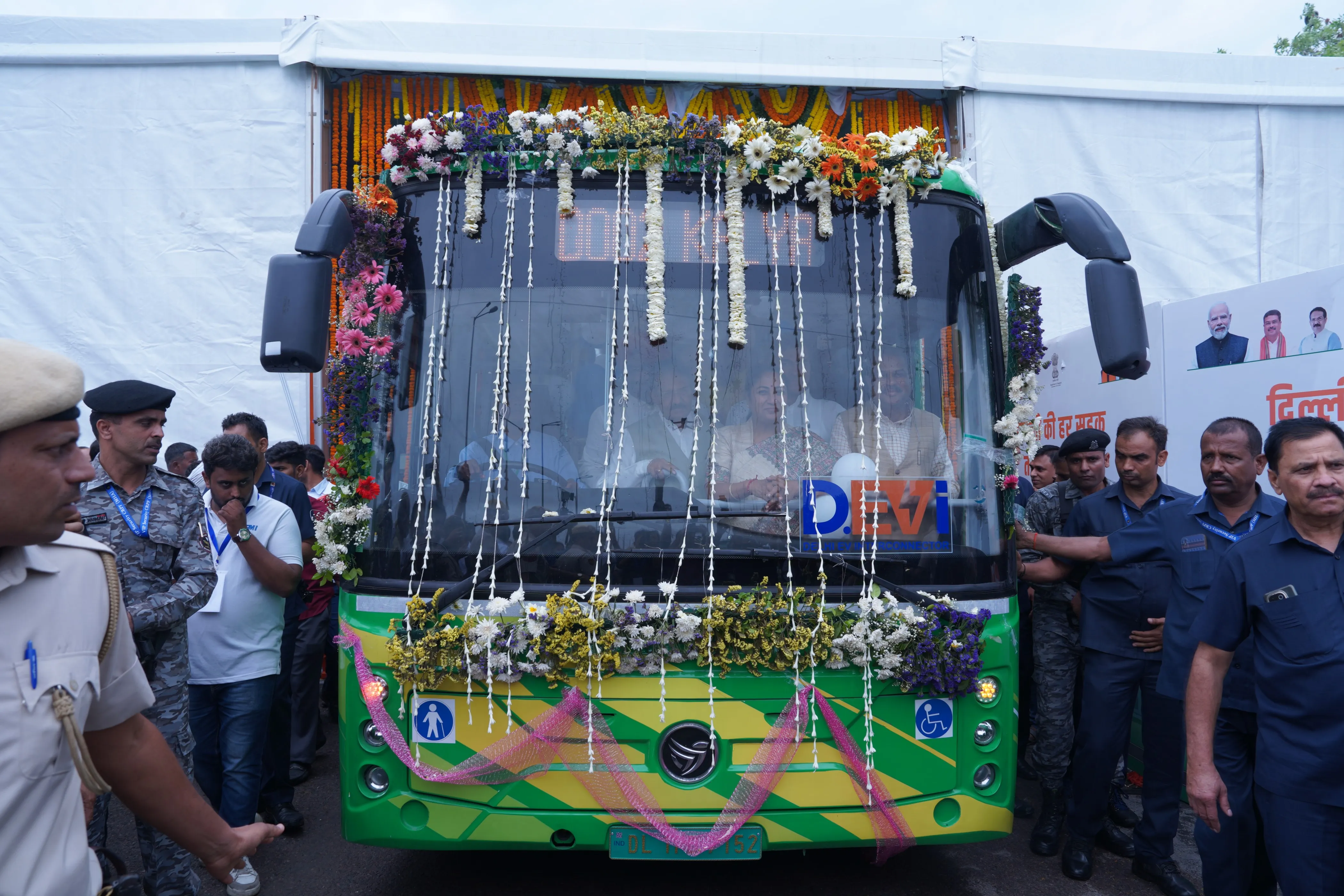 Delhi CM Rolls Out 400 DEVi Electric Buses To Link Metro Stations & Bus ...